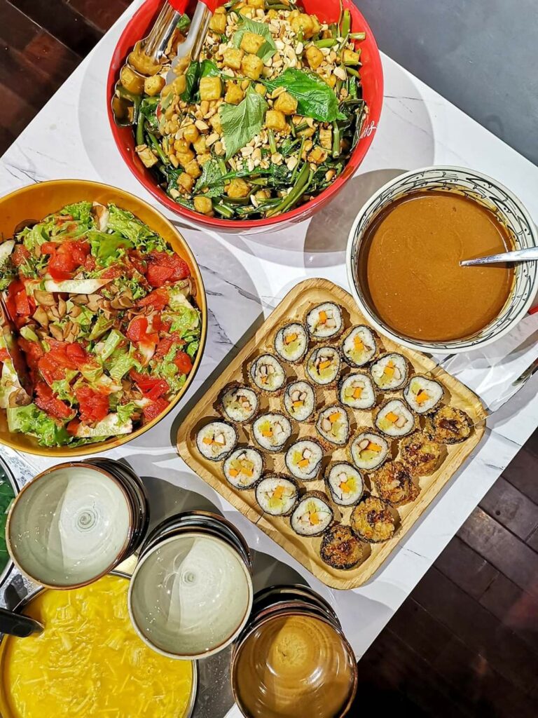 Review quán chay Veggie Castle với menu buffet chay vừa ngon vừa đẹp