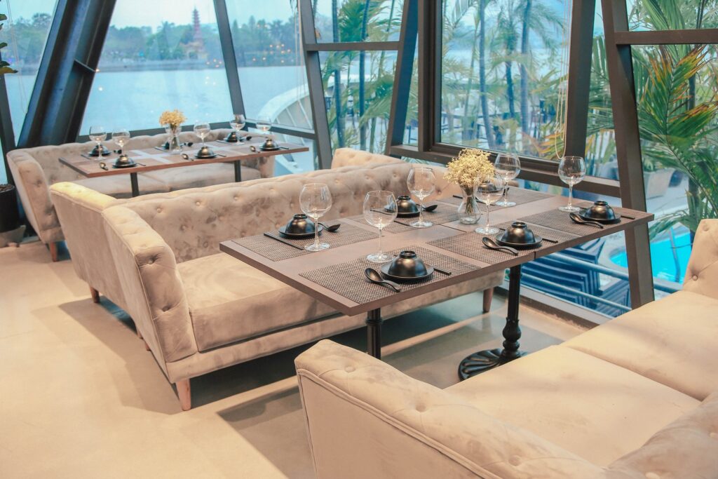 Review Bay Buffet Hồ Tây giá bao nhiêu? Menu có gì ngon? - Mẹo Hay Gia Đình