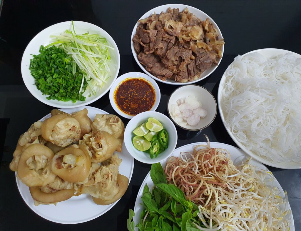 Cách làm bún giò heo xương ngọt thịt mềm ngay tại nhà - Digifood